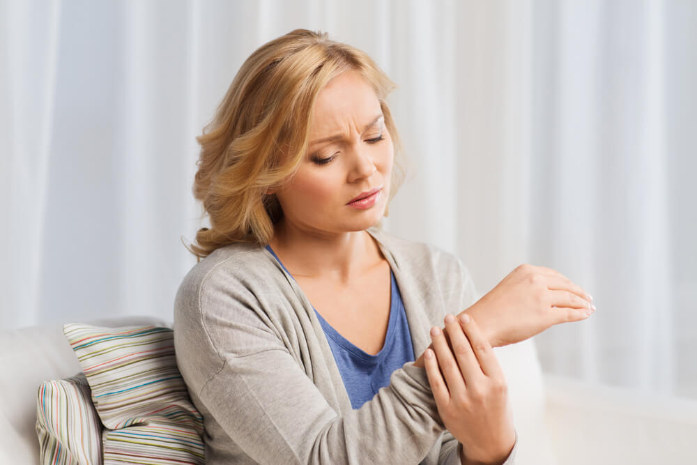 Causes of Wrist Pain with No Swelling | Border Therapy